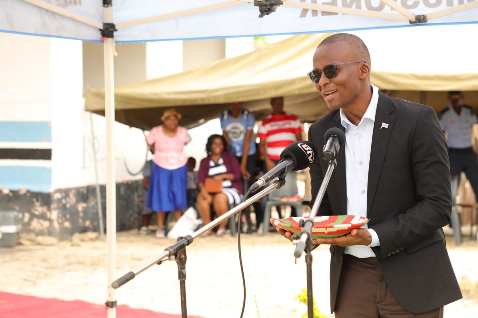 Vice President Ndaba Gaolathe Celebrates Early Christmas with Sehithwa ...